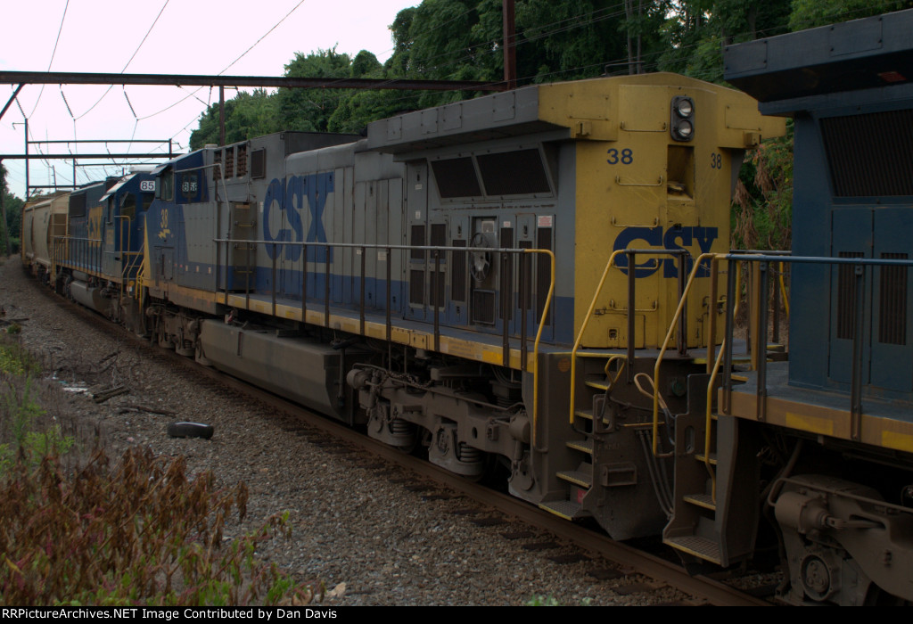 CSX AC44CW 38 trails on Q418-02